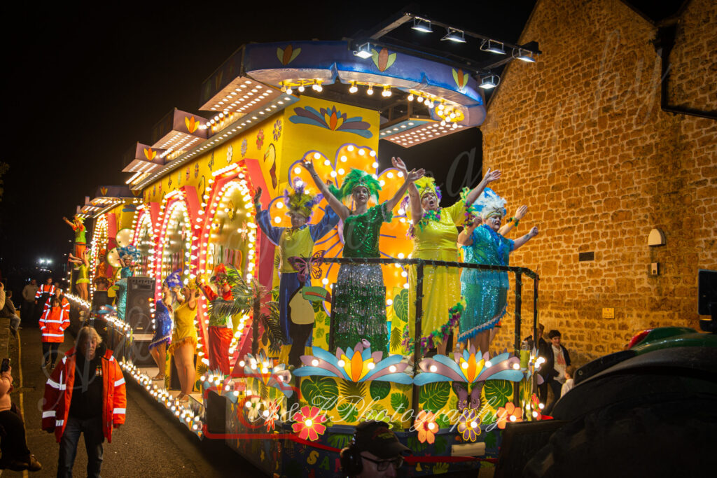 CARY CELEBRATES CARNIVAL IN STYLE! – Castle Cary & Ansford Carnival Society